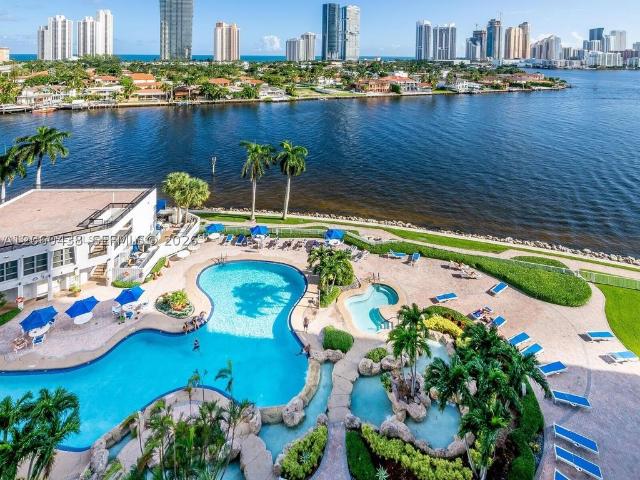 Luxury apartment complex for rent in Aventura, United States