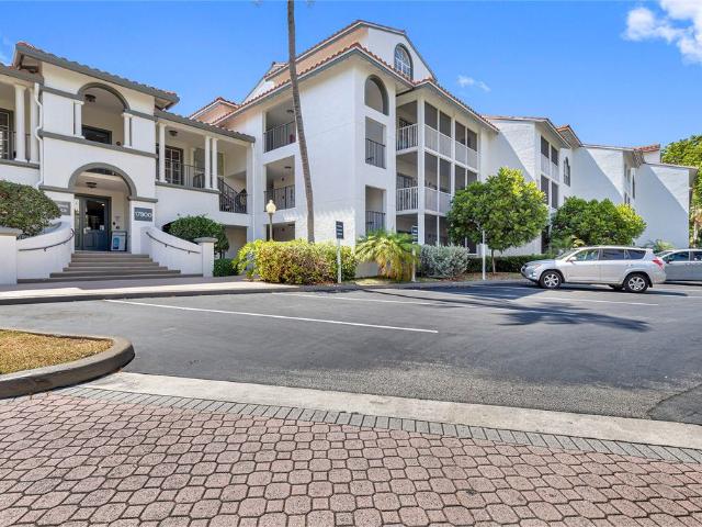 Luxury apartment complex for rent in Aventura, United States