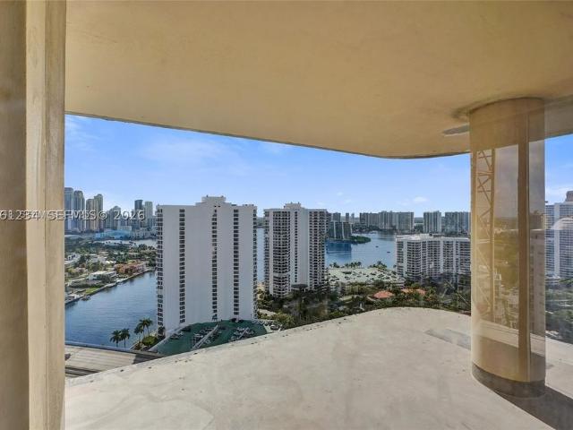 Luxury apartment complex for rent in Aventura, United States