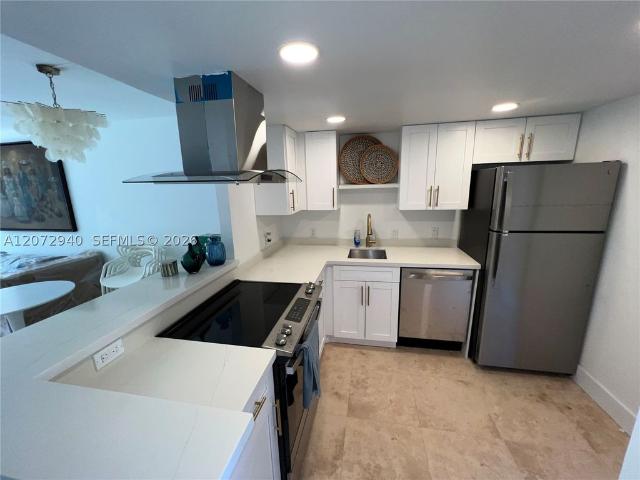 Luxury apartment complex for rent in Aventura, United States