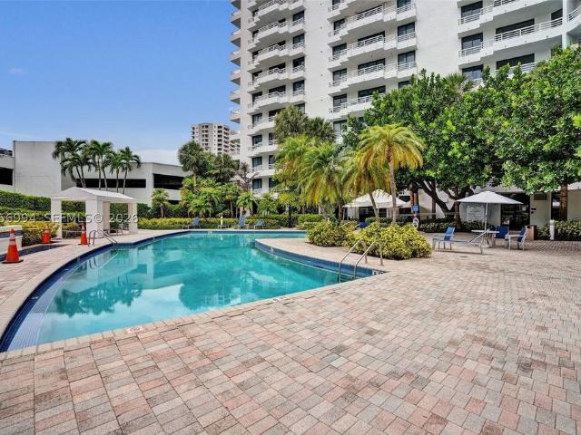 Luxury apartment complex for rent in Aventura, United States