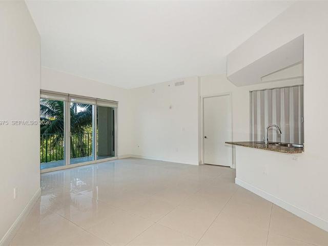 Luxury apartment complex for rent in Aventura, United States