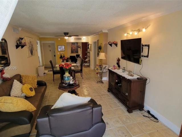 Luxury apartment complex for rent in Aventura, United States