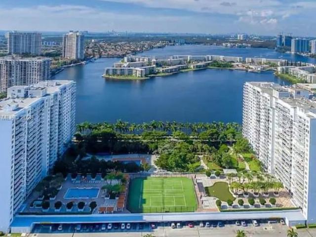 Luxury apartment complex for rent in Aventura, United States