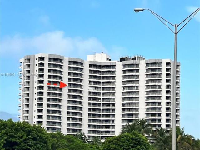 Luxury apartment complex for rent in Aventura, United States