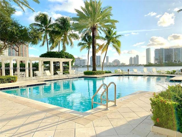 Luxury apartment complex for rent in Aventura, United States