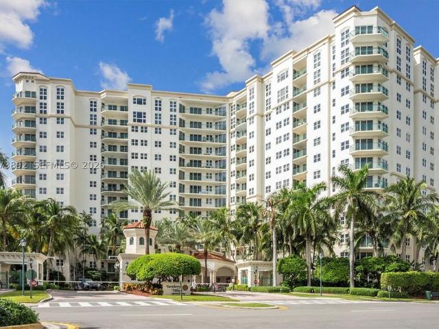 Luxury apartment complex for rent in Aventura, United States