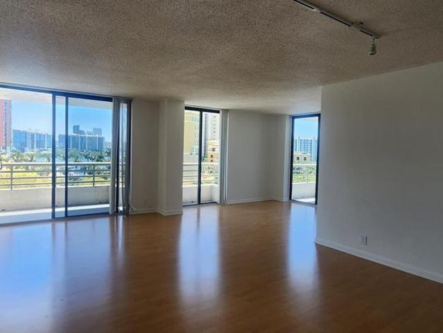 Luxury apartment complex for rent in Aventura, United States