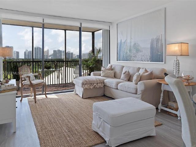 Luxury apartment complex for rent in Aventura, United States