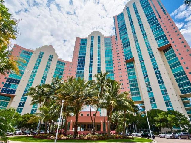 Luxury apartment complex for rent in Aventura, United States