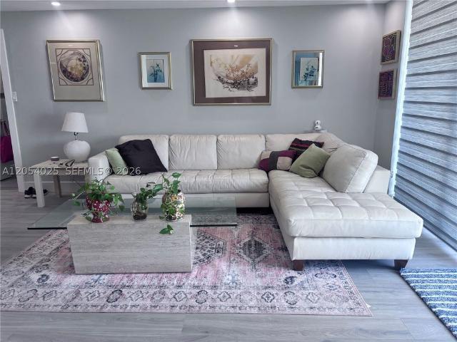 Luxury apartment complex for rent in Aventura, United States