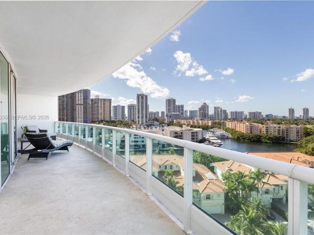 Luxury apartment complex for rent in Aventura, United States