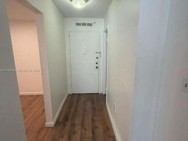 Luxury apartment complex for rent in Aventura, United States