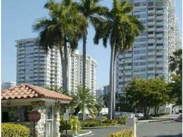 Luxury apartment complex for rent in Aventura, United States