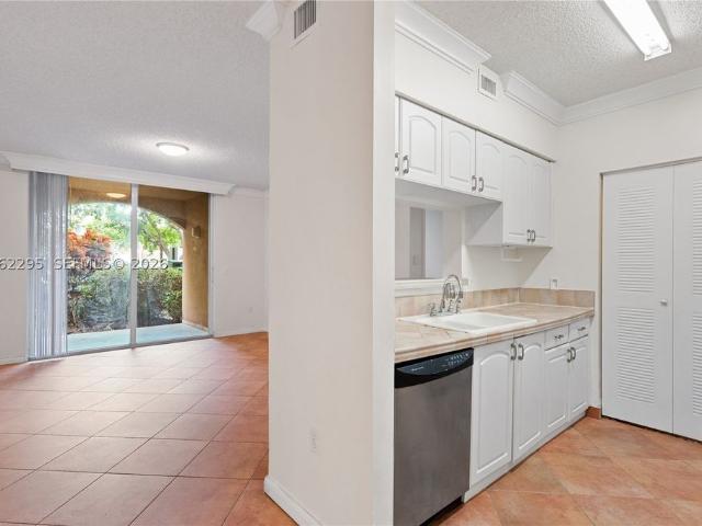 Luxury apartment complex for rent in Aventura, United States