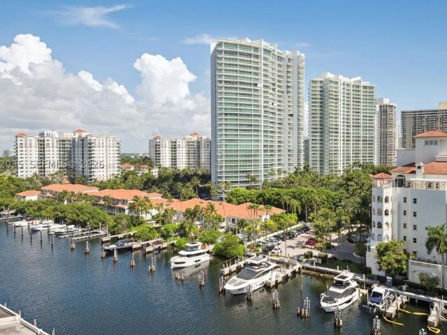 Luxury apartment complex for rent in Aventura, United States