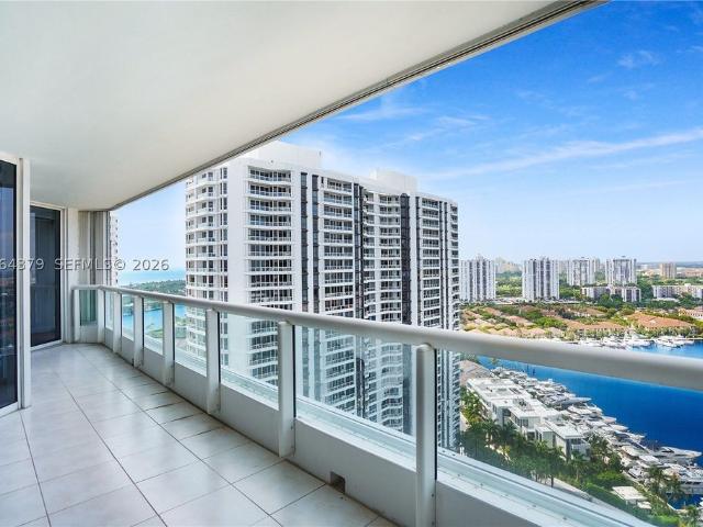 Luxury apartment complex for rent in Aventura, United States