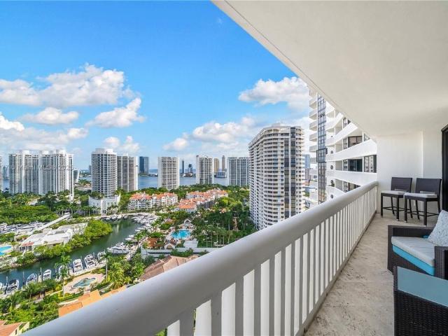 Luxury apartment complex for rent in Aventura, United States