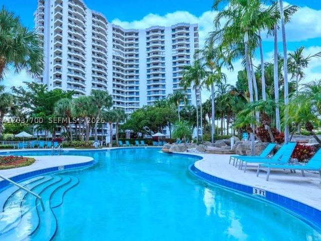 Luxury apartment complex for rent in Aventura, United States