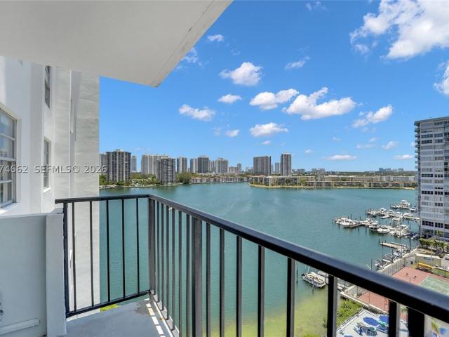 Luxury apartment complex for rent in Aventura, United States