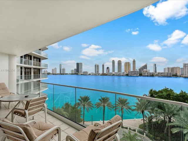Luxury apartment complex for rent in Aventura, United States