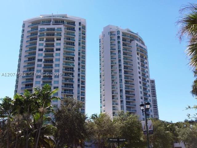Luxury apartment complex for rent in Aventura, United States