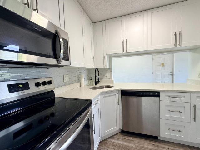 Luxury apartment complex for rent in Aventura, United States