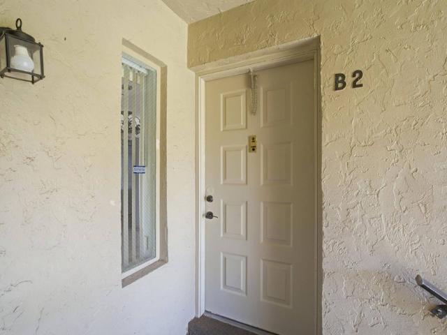 Luxury apartment complex for rent in Aventura, United States