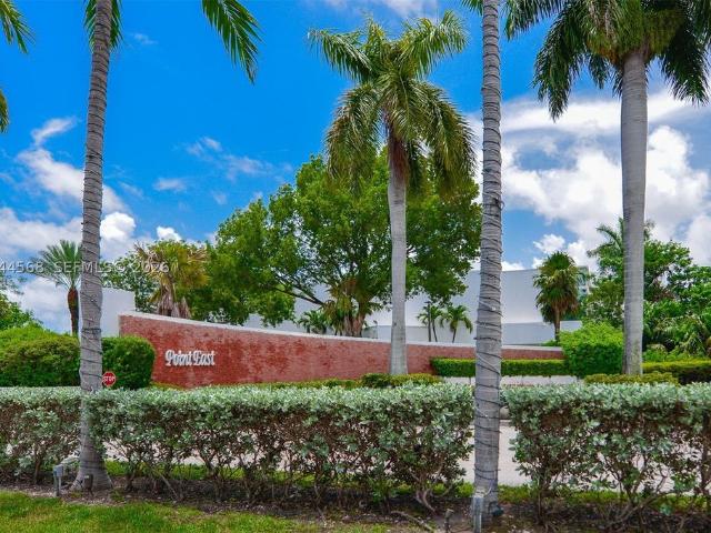 Luxury apartment complex for rent in Aventura, United States