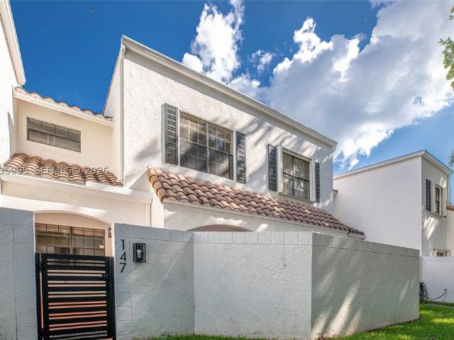 Luxury apartment complex for rent in Aventura, United States