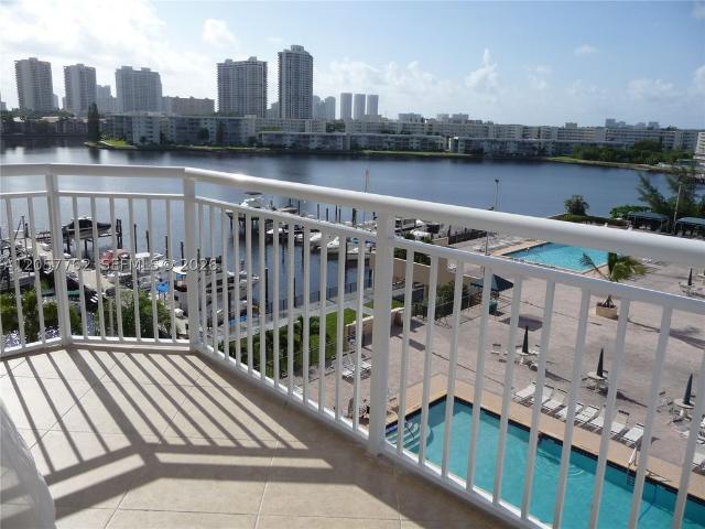Luxury apartment complex for rent in Aventura, United States
