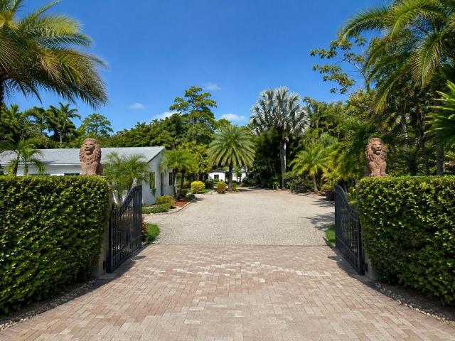 Luxury apartment complex for rent in Aventura, United States