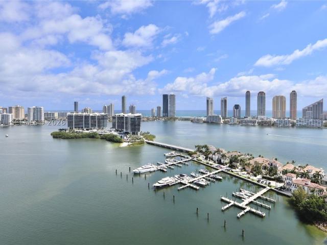 Luxury apartment complex for rent in Aventura, United States