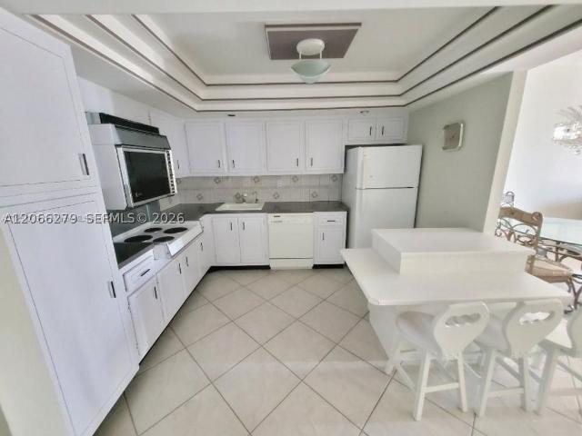 Luxury apartment complex for rent in Aventura, United States