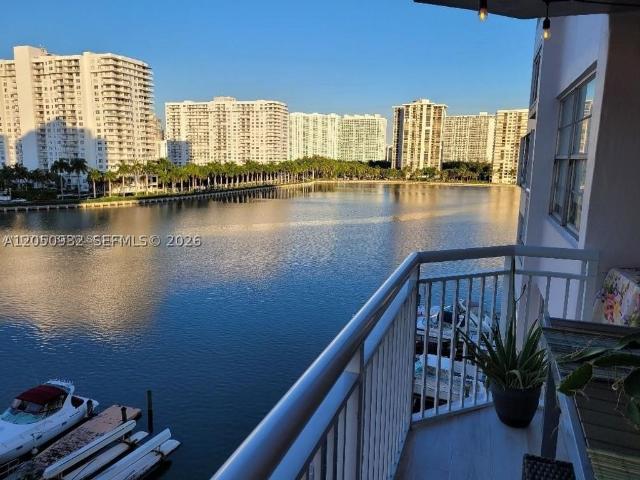 Luxury apartment complex for rent in Aventura, United States