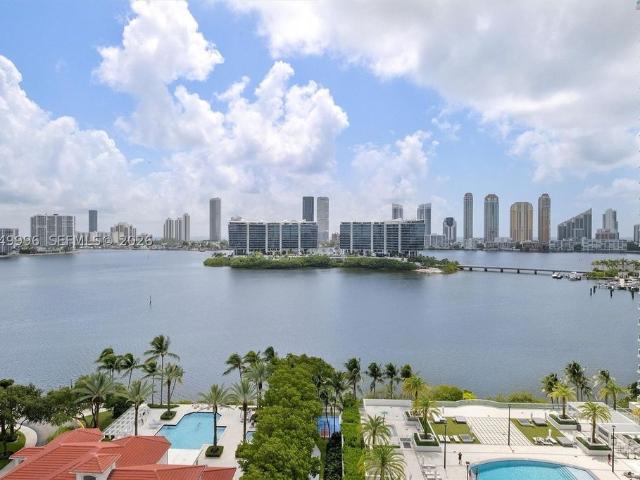 Luxury apartment complex for rent in Aventura, United States