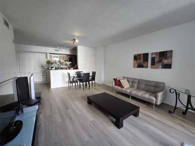 Luxury apartment complex for rent in Aventura, United States