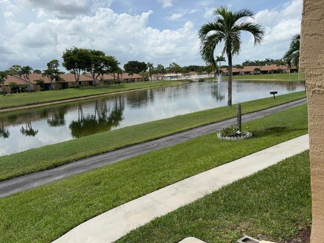 Luxury apartment complex for rent in Aventura, United States