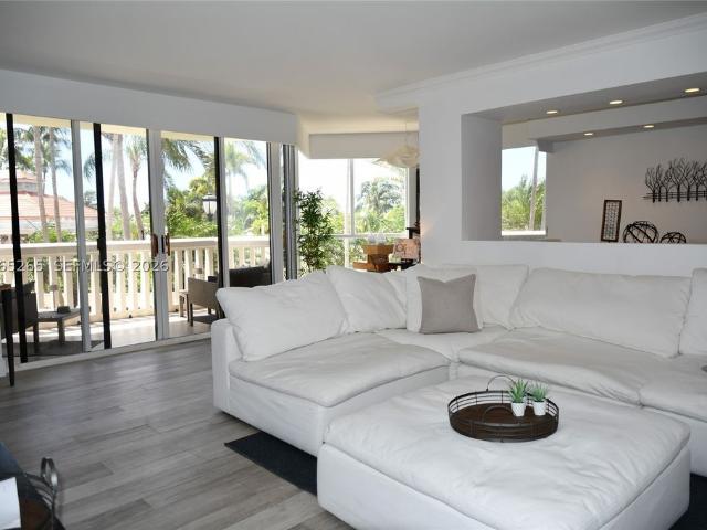 Luxury apartment complex for rent in Aventura, United States