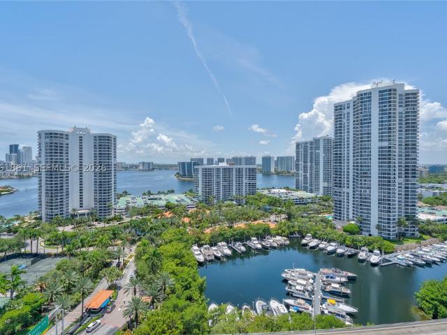 Luxury apartment complex for rent in Aventura, United States