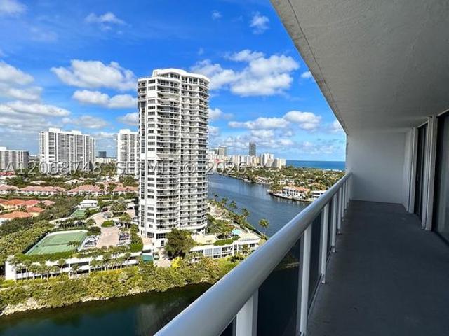 Luxury apartment complex for rent in Aventura, United States