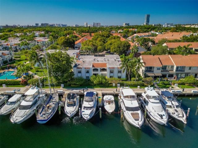 Luxury apartment complex for rent in Aventura, United States