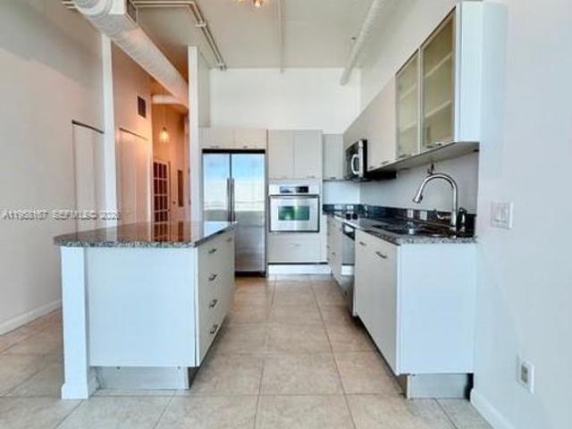 Luxury apartment complex for rent in Aventura, Florida
