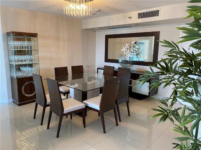 Luxury apartment complex for rent in Aventura, United States
