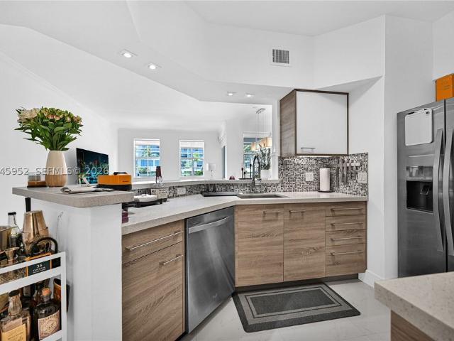 Luxury apartment complex for rent in Aventura, United States