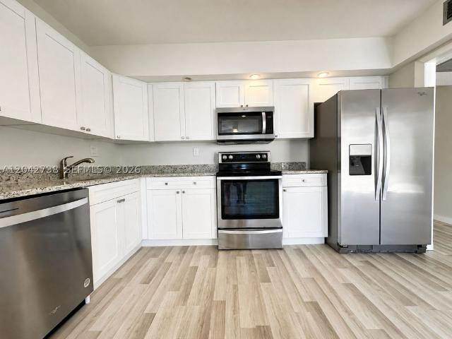 Luxury apartment complex for rent in Aventura, United States