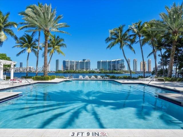Luxury apartment complex for rent in Aventura, United States