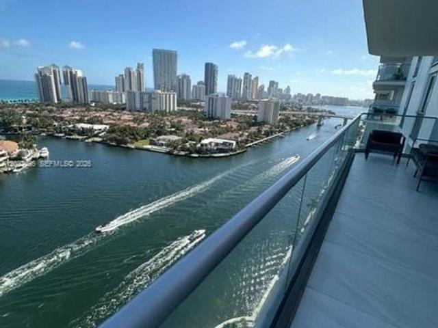 Luxury apartment complex for rent in Aventura, United States
