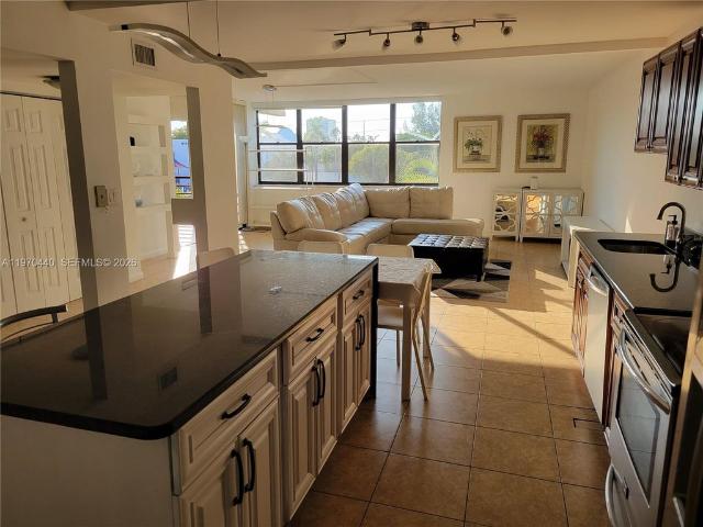 Luxury apartment complex for rent in Aventura, United States