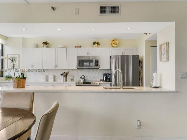 Luxury apartment complex for rent in Aventura, United States